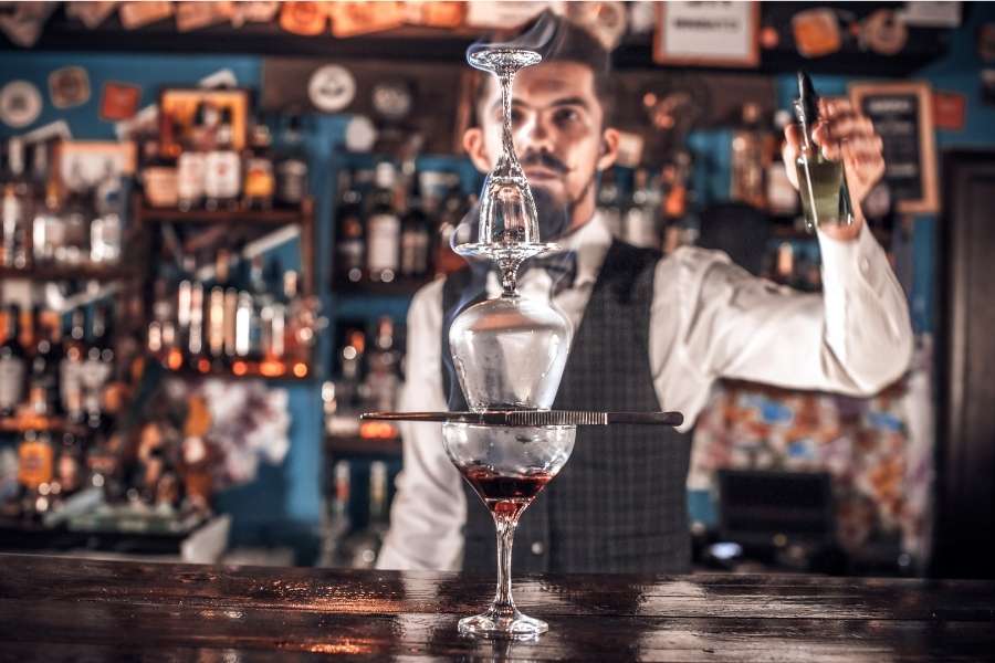 Cocktailshow ? : Showbarkeeper begeistern alle mit Showmixern